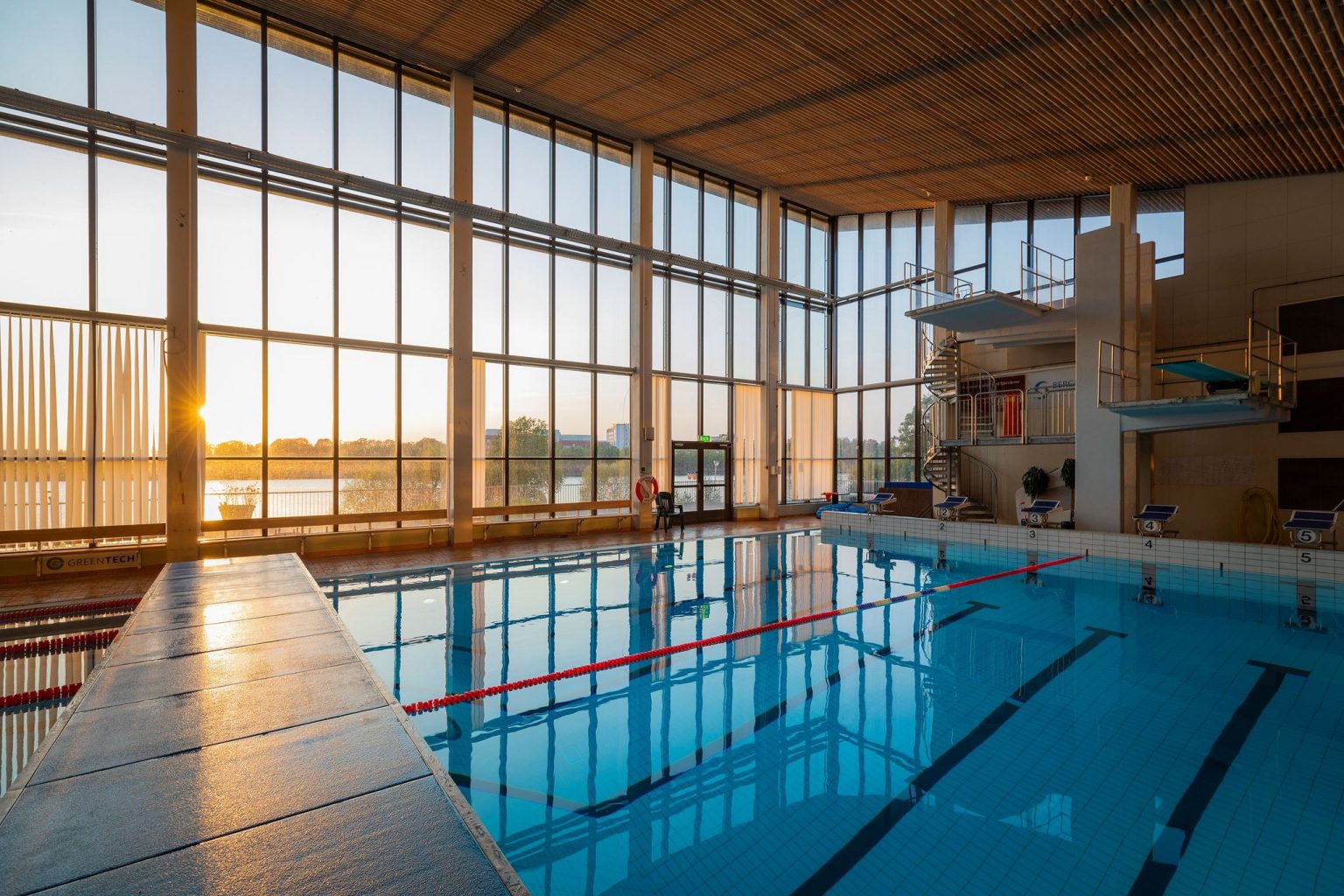 Simhall under hot – riva eller renovera? – Arwidssonstiftelsen